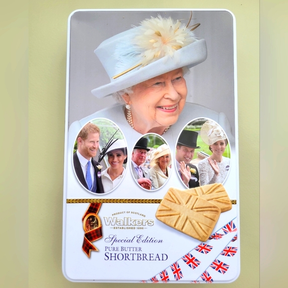 Walker's shortbread | Other | Walkers Shortbread Tin Royal Family ...